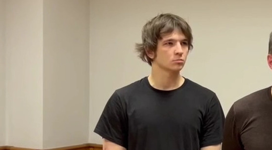 Видео - Общество - Рэпера Vacio за участие в "голой вечеринке" посадили ...