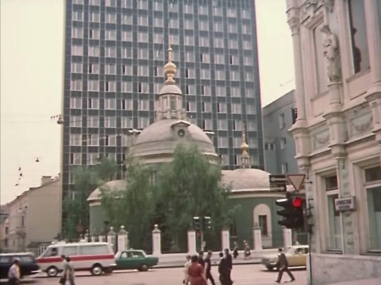 Фильму «Гостья из будущего» исполняется 40 лет: фоторепортаж