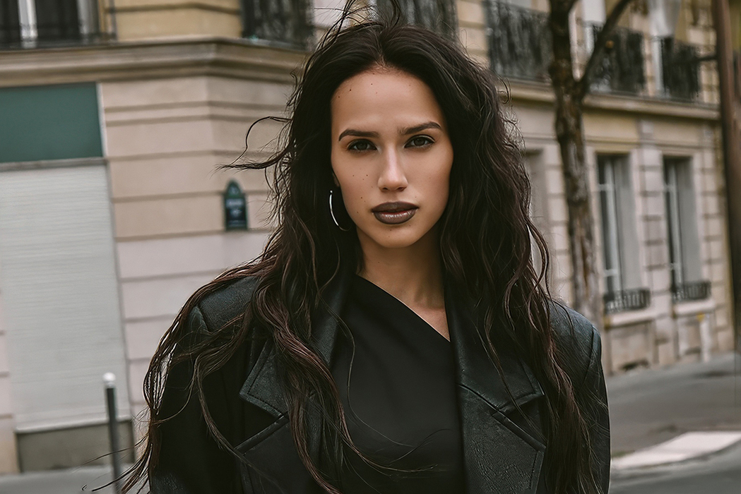 Загитова снялась в эксцентричном наряде и устроила конкурс оскорблений